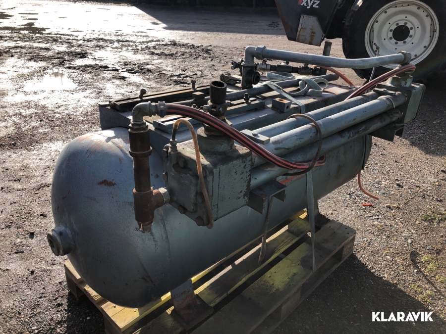 Klaravik Auktioner | Trycktank 400 liter