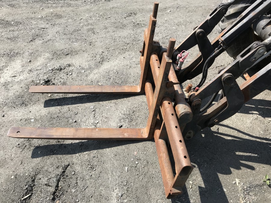 Lastmaskin med skopa & gafflar