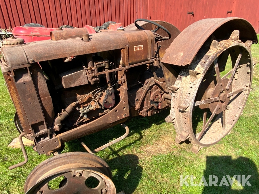 Traktor International W14