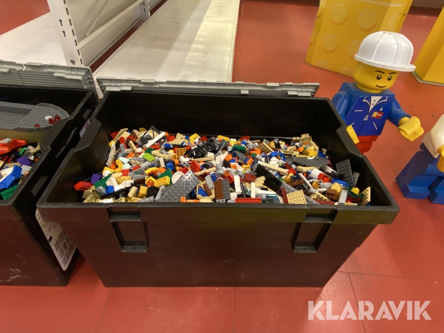 Lego och stora figurer med mera, Västerås, Klaravik auktio