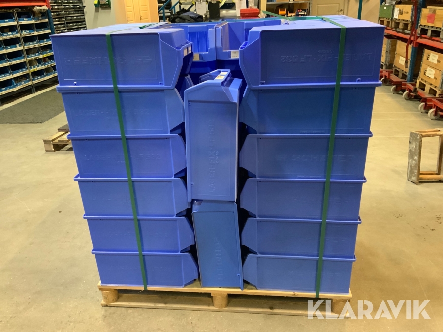 Plastlådor 38st Schäfer, Eskilstuna, Klaravik auktioner