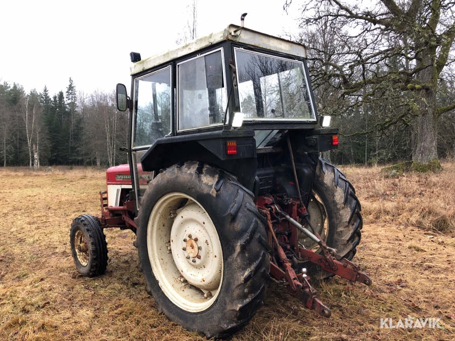 Traktor international 475