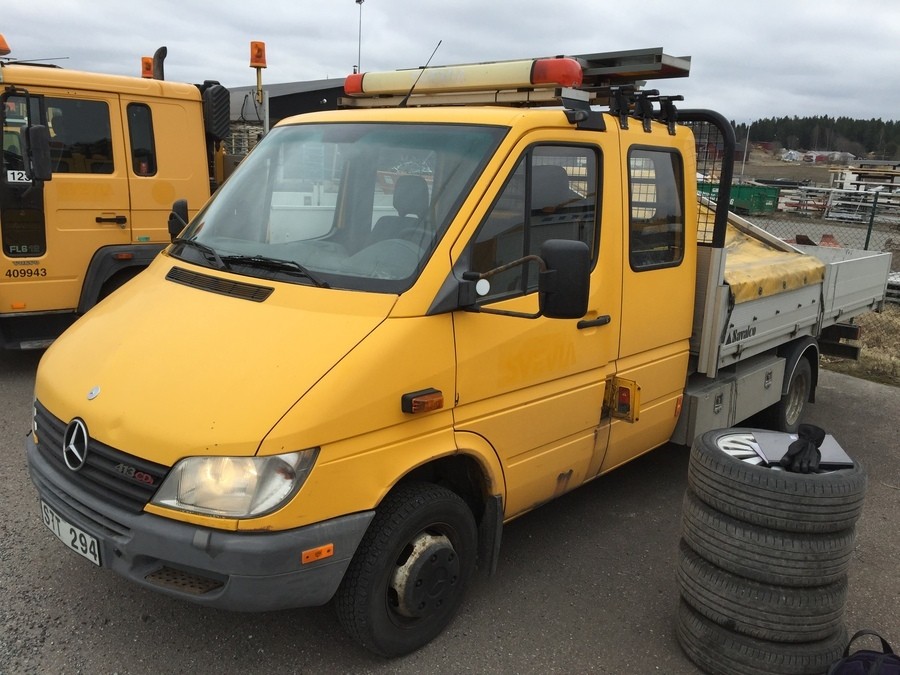 Lastbil med Hiab 008T-kran