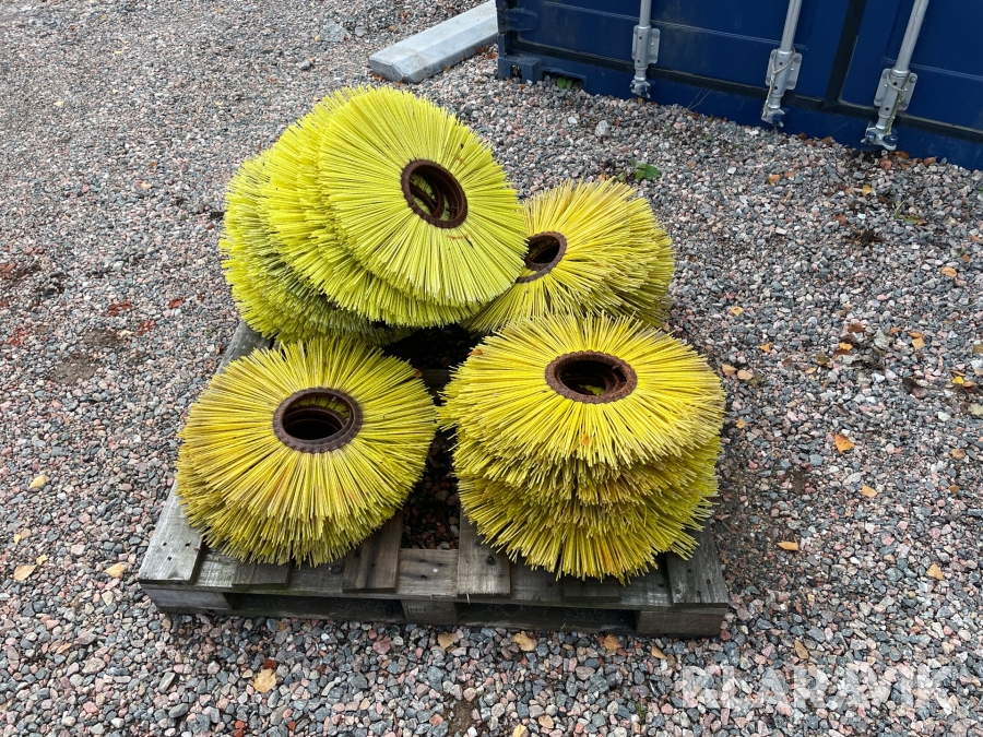 Borstar till sopmaskin, Uddevalla, Klaravik auktioner