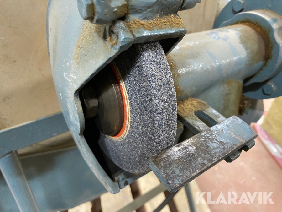 Slipsten med sliptrissa, Åtvidaberg, Klaravik auktioner