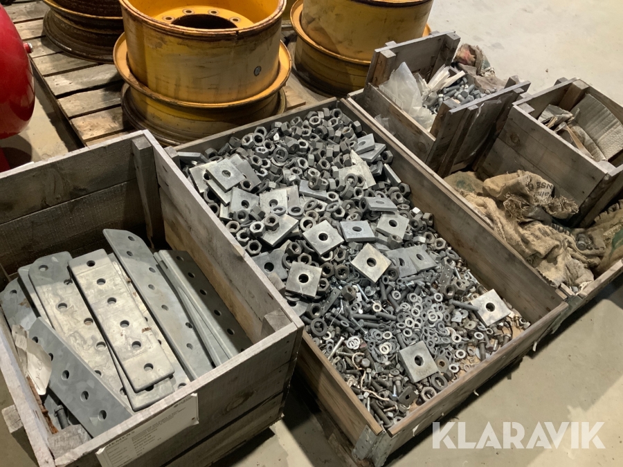 Klaravik Auktioner | Bult mutter och brickor