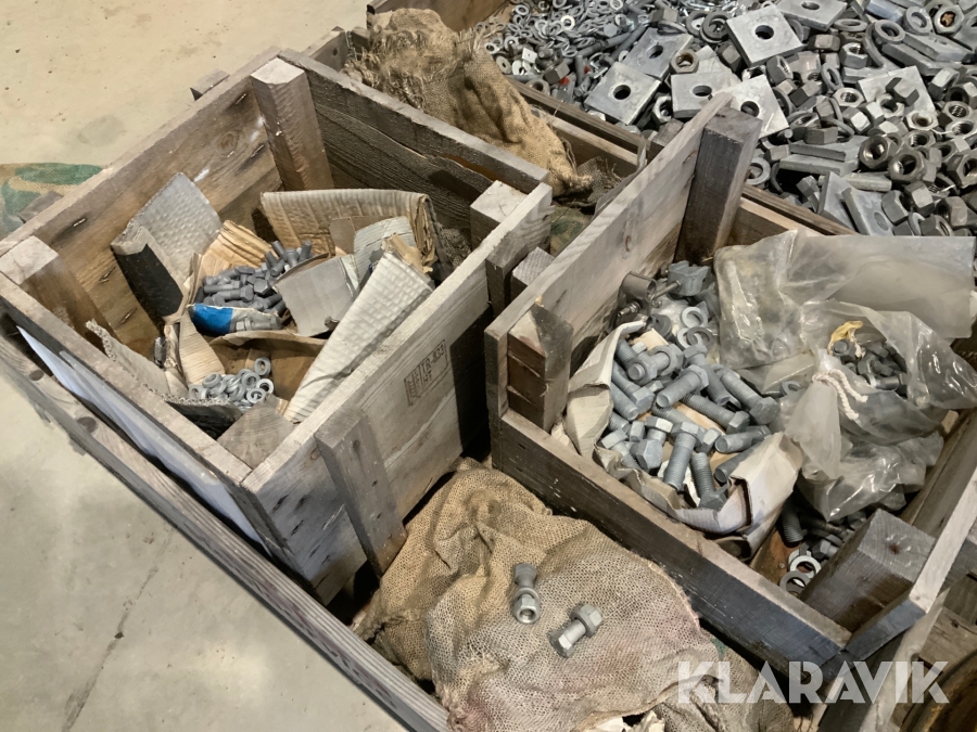 Klaravik Auktioner | Bult mutter och brickor