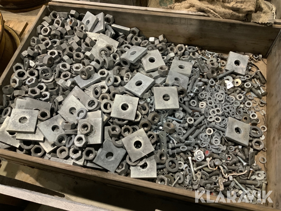 Klaravik Auktioner | Bult mutter och brickor