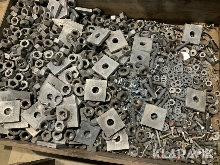 Klaravik Auktioner | Bult mutter och brickor