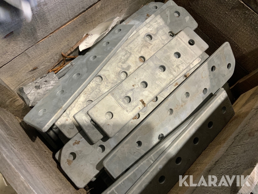 Klaravik Auktioner | Bult mutter och brickor