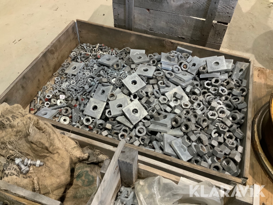 Klaravik Auktioner | Bult mutter och brickor