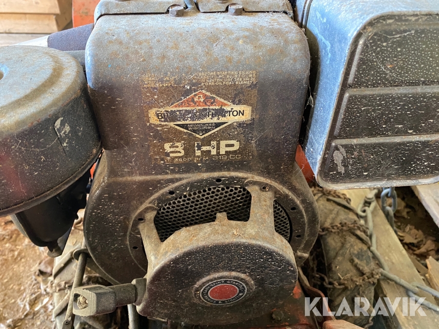 Klaravik Auktioner | Snöslunga Gilson