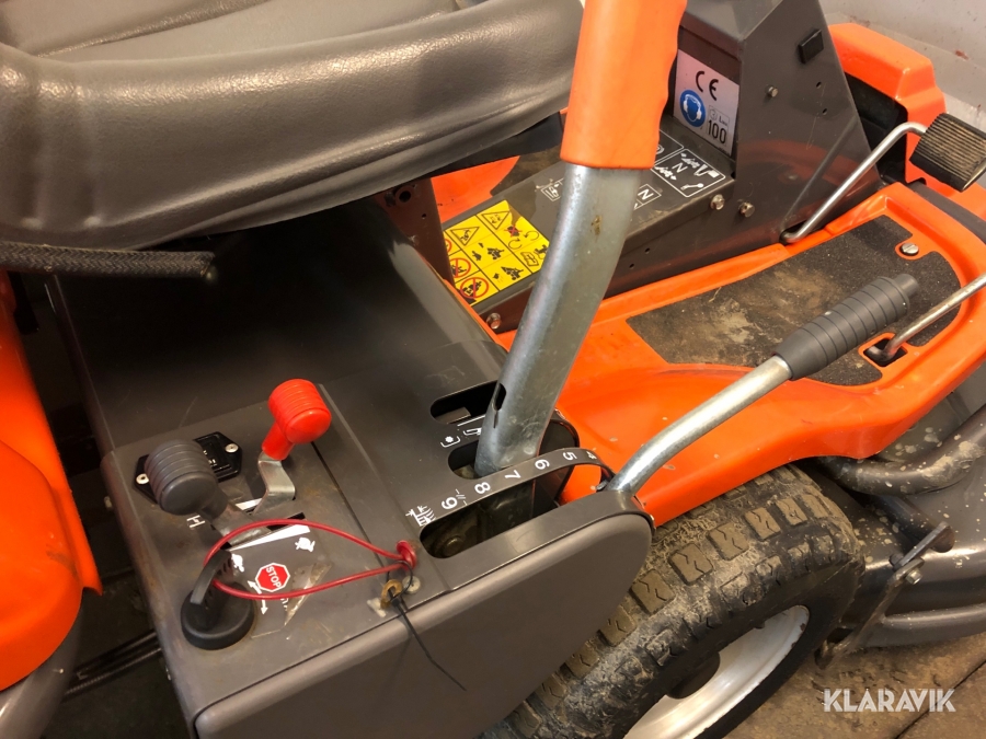 Klaravik Auktioner | Åkgräsklippare Husqvarna Rider 14 pro