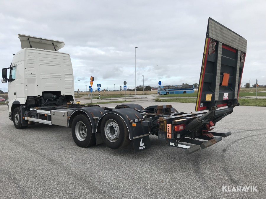 Lastbil Volvo FH med Lagab containerfäste
