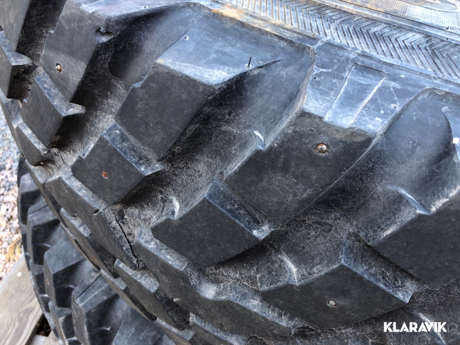 Klaravik Auktioner | Traktordäck 4st Nokian TRI 2 400/80R24 industridäck
