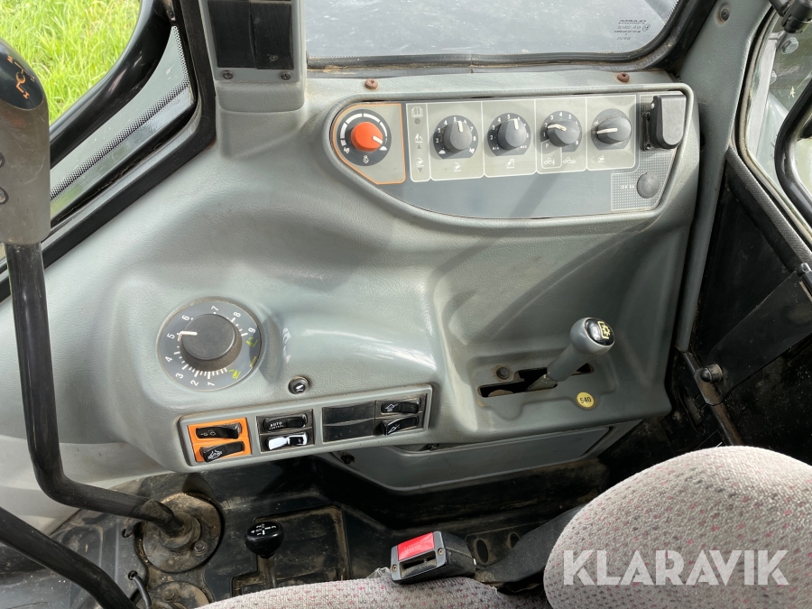 Traktor Valtra A93, Berg, Klaravik auktioner