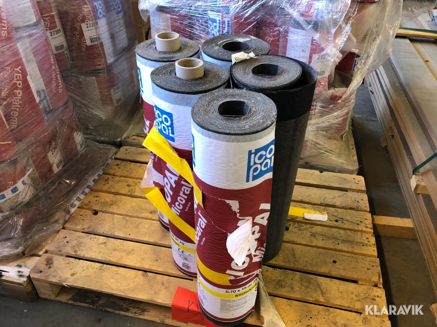 3 pallar med takpapp