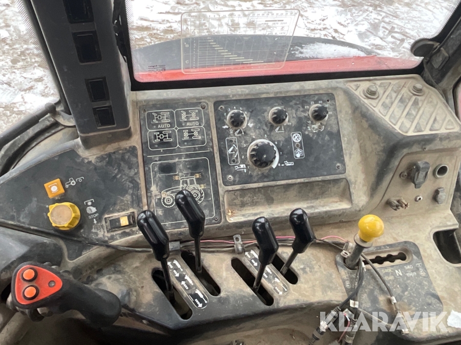 Traktor New Holland M135, Ovanåker, Klaravik auktioner