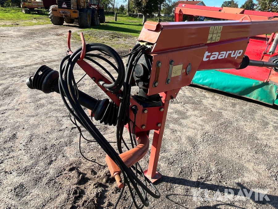 Slåtterkross Taarup 4232 LT, Gislaved, Klaravik auktioner