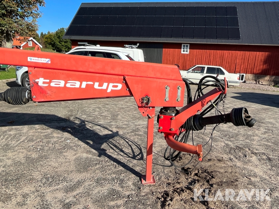 Slåtterkross Taarup 4232 LT, Gislaved, Klaravik auktioner