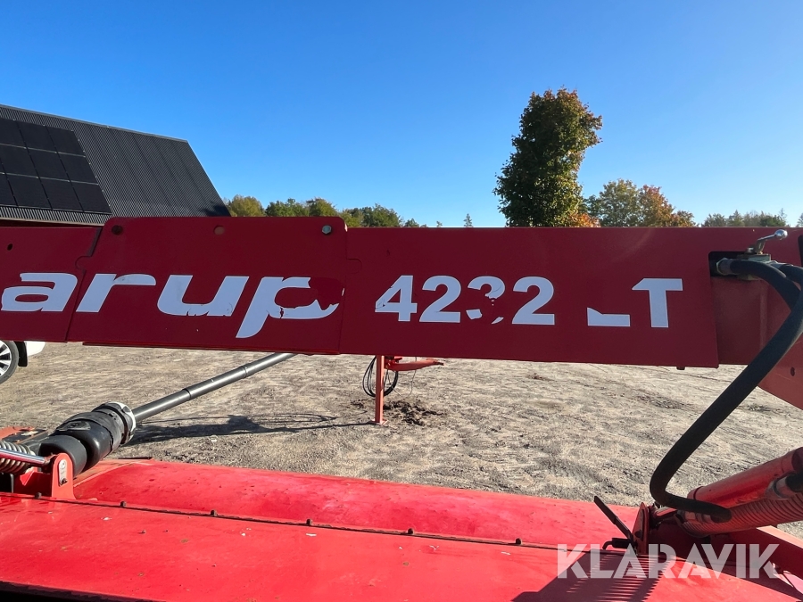 Slåtterkross Taarup 4232 LT, Gislaved, Klaravik auktioner