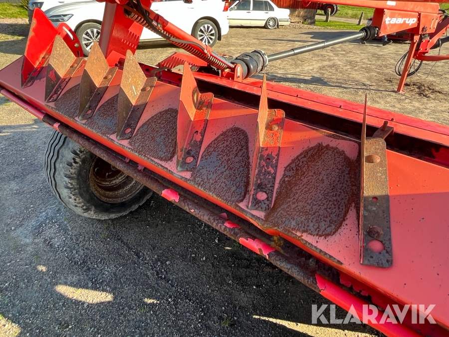 Slåtterkross Taarup 4232 LT, Gislaved, Klaravik auktioner