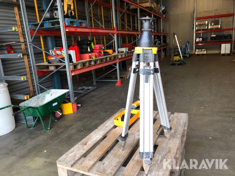 Klaravik Auktioner | Avvägningsinstrument och stativ Spectra / Topcon ...