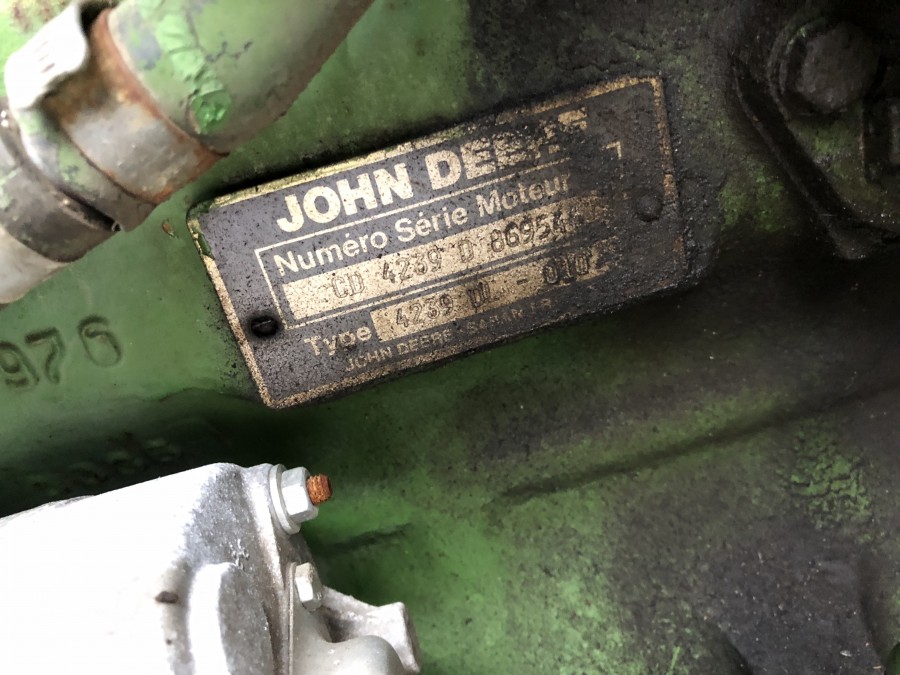 Klaravik Auktioner | Traktor med lastare JD 2450