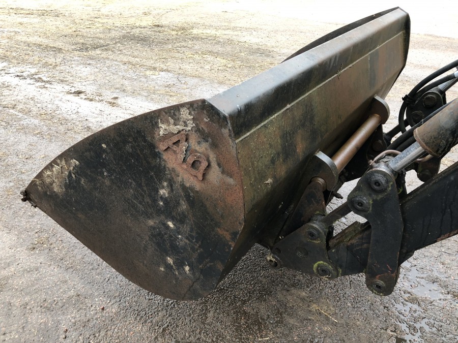 Klaravik Auktioner | Traktor med lastare JD 2450