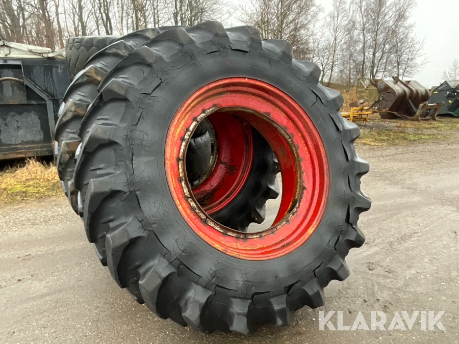 Dubbelmontage Kleber 20,8 R38, Sjöbo, Klaravik auktioner