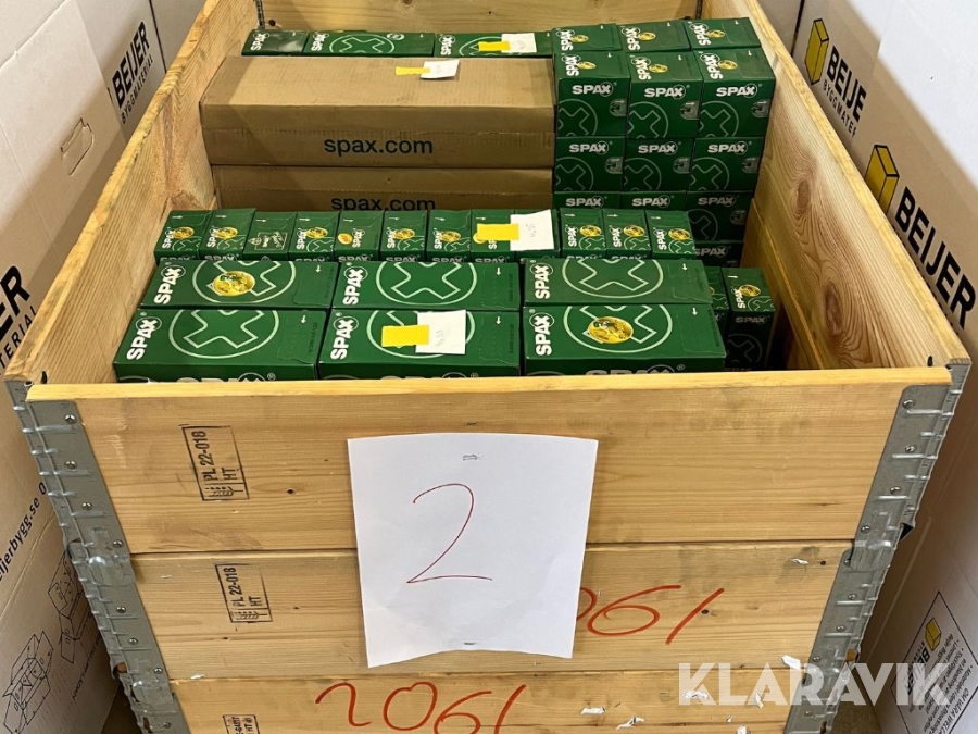 Parti med skruv Spax, Linköping, Klaravik auktioner