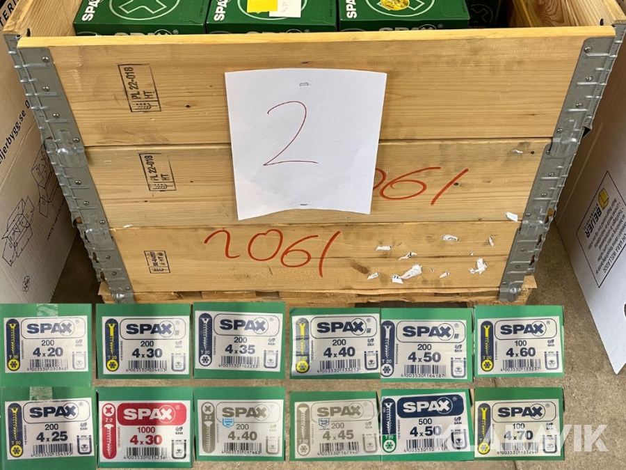 Parti med skruv Spax, Linköping, Klaravik auktioner