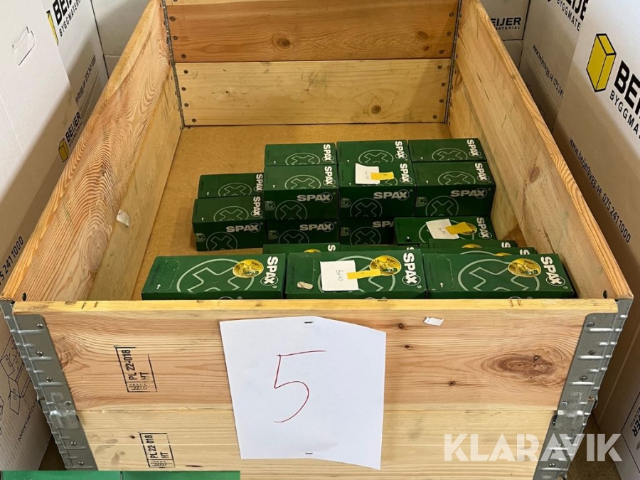 Parti med skruv Spax, Linköping, Klaravik auktioner