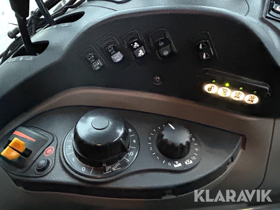 Traktor Case Farmall 115 U Pro, Tjörn, Klaravik auktioner