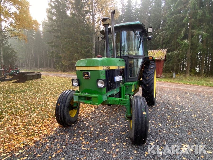 Traktor John Deere 2250, Norrtälje, Klaravik auktioner