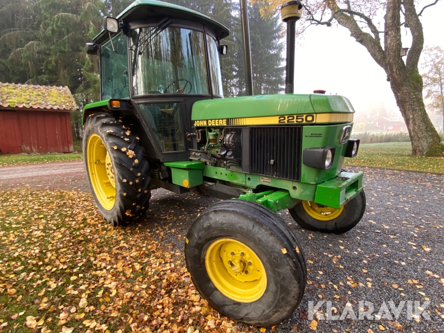 Traktor John Deere 2250, Norrtälje, Klaravik auktioner