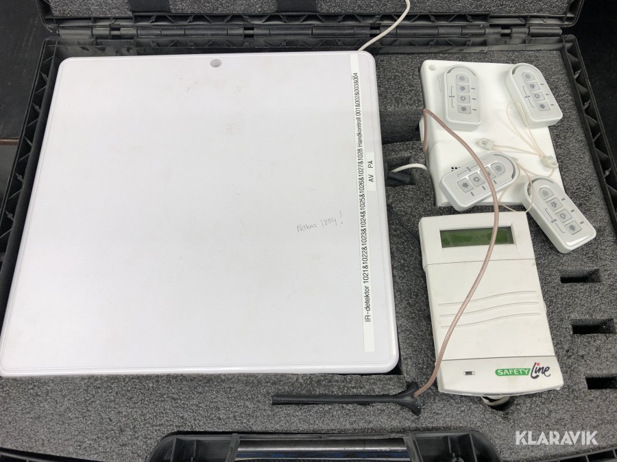 Klaravik Auktioner | Inbrottslarm i väska med 8 detektorer