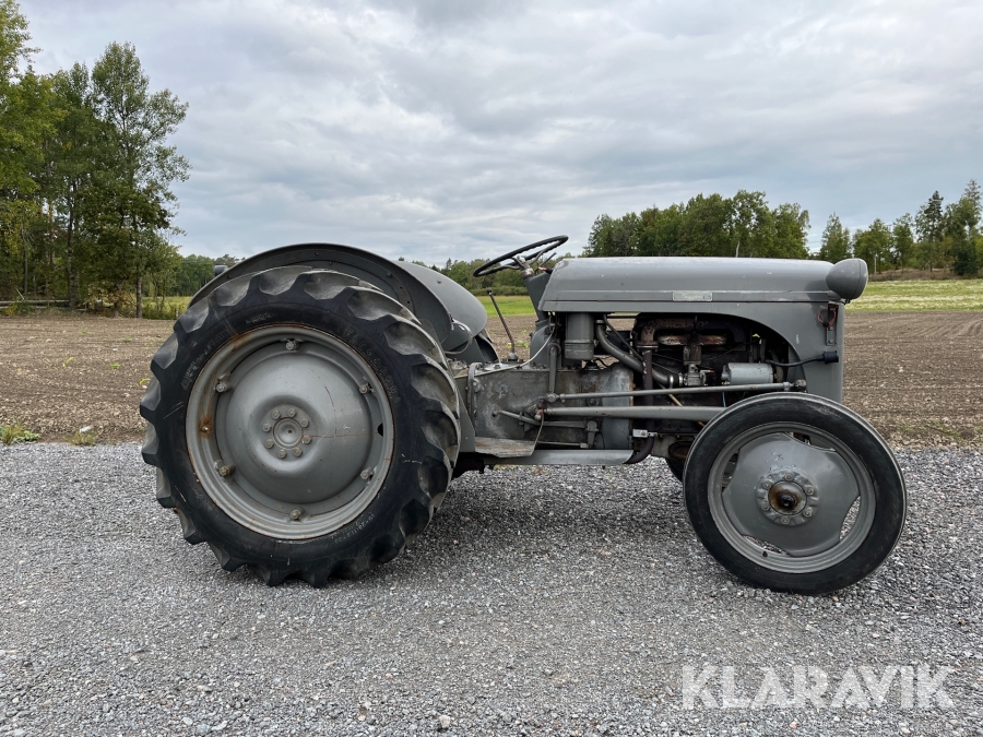 Traktor Ferguson TEA 20, Upplands Väsby, Klaravik auktioner