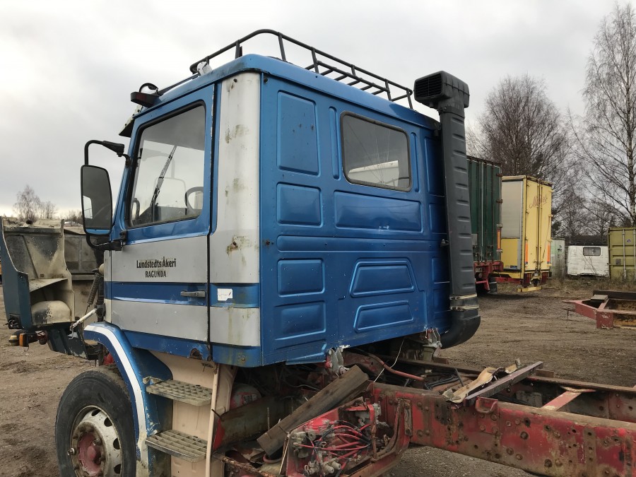 Klaravik Auktioner | Scania T142 lastbilshytt