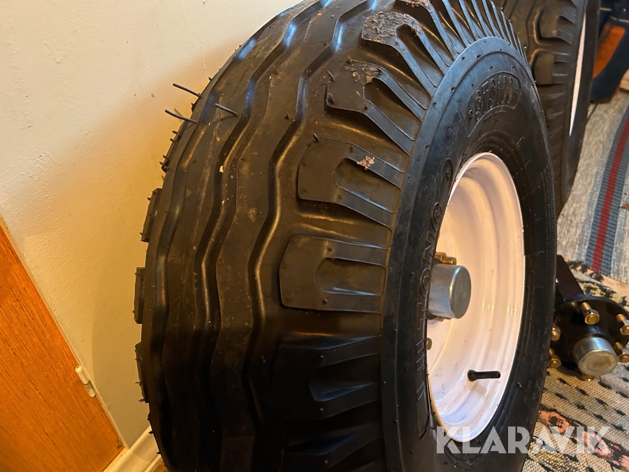 Hjul med nav Lutong Entreprenaddäck, Sundsvall, Klaravik auk