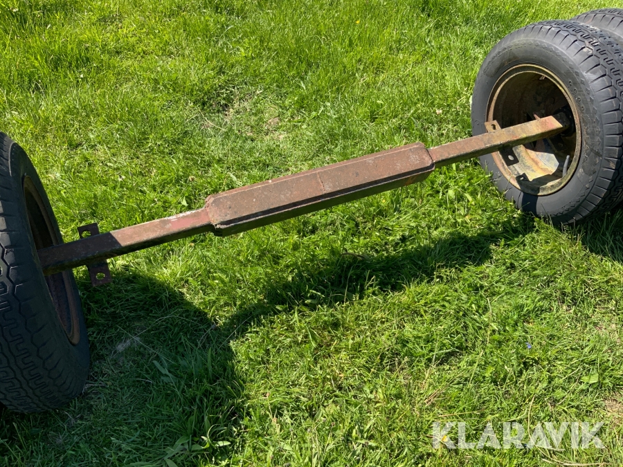 Klaravik Auktioner | Axel till vagn