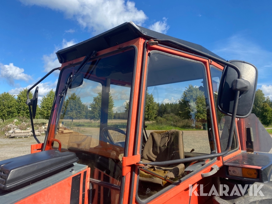 Traktor Volvo BM Valmet 305, Sala, Klaravik auktioner