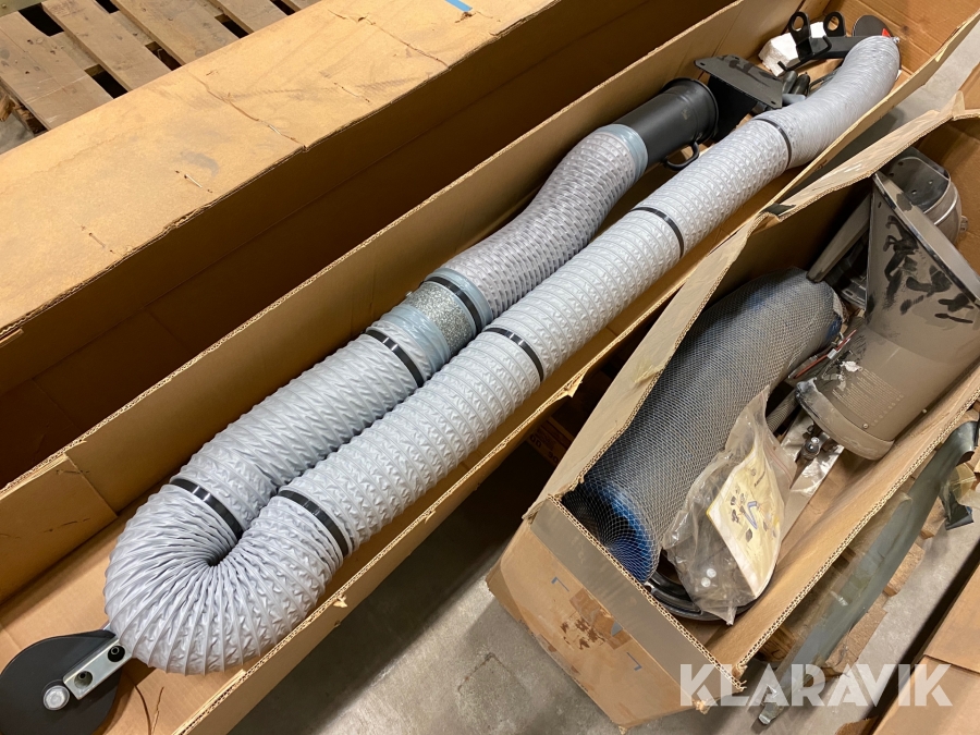 Klaravik Auktioner | Punktutsug med arm 3 st