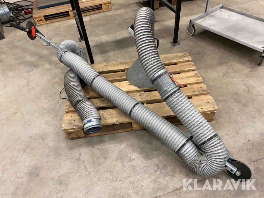 Klaravik Auktioner | Punktutsug med arm 3 st