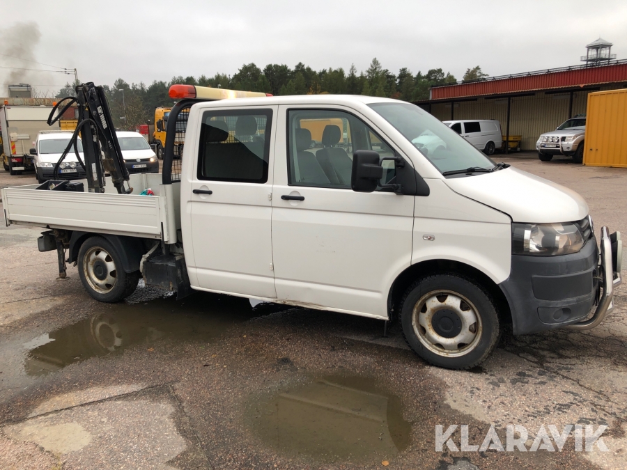 Flakbil Volkswagen Transporter med kran