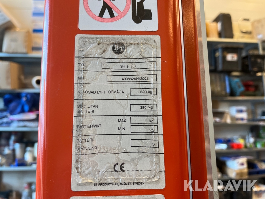 Truck med oljefatslyft BT SH 8/3, Huddinge, Klaravik auktion