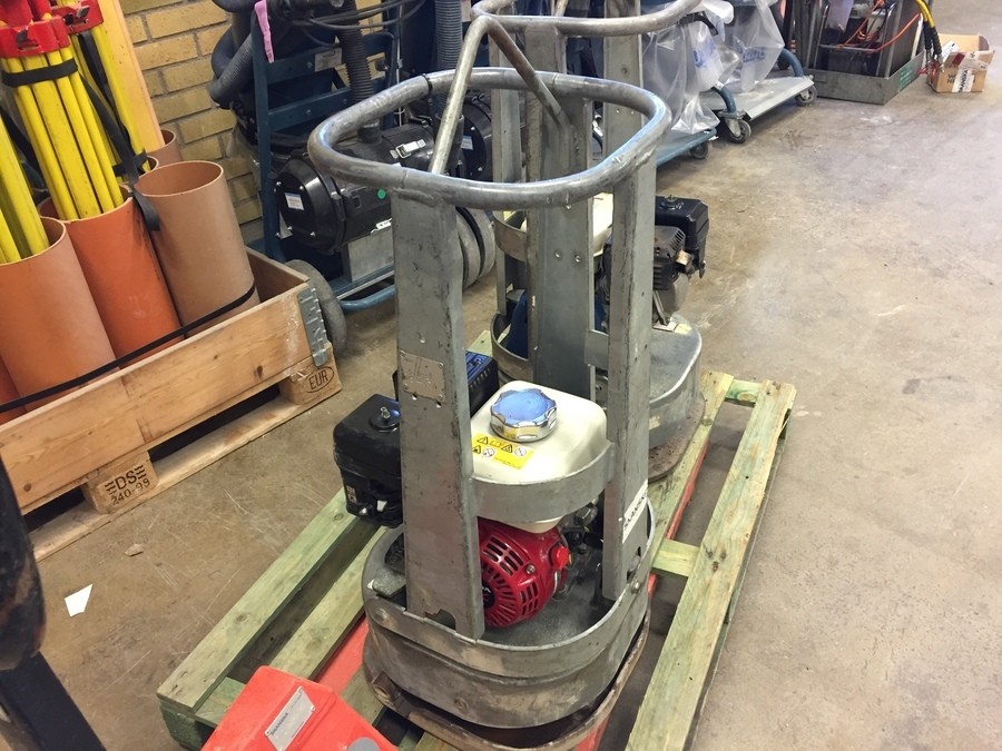 Klaravik Auktioner | Vibraplatta Swepac FR 85