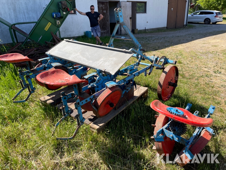 Jordgubbsättare Rune Johanssons maskiner CM 2, Tjörn, Klarav