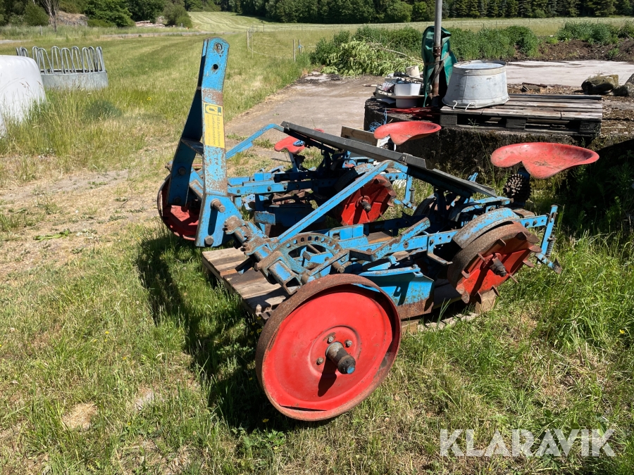 Jordgubbsättare Rune Johanssons maskiner CM 2, Tjörn, Klarav