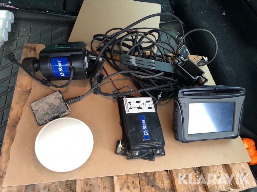 Klaravik Auktioner | Dataväxt Trimble EZ-Steer CFX -750